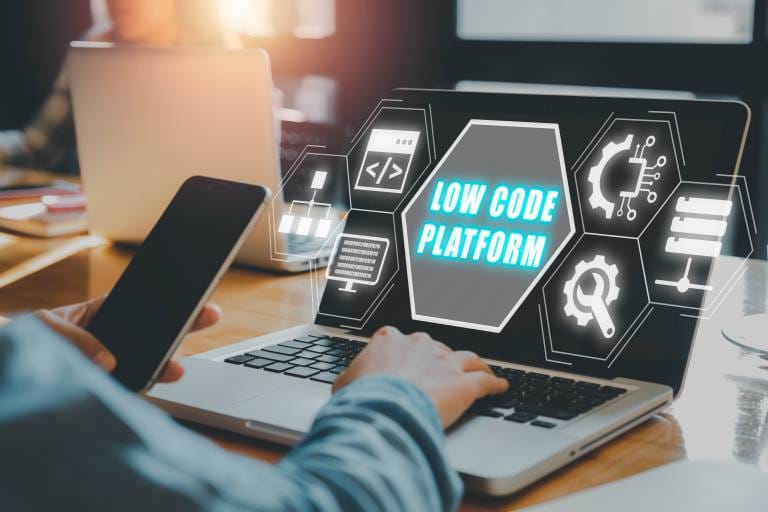 Low-Code Platform: Pengertian, Manfaat & Cara Kerjanya
